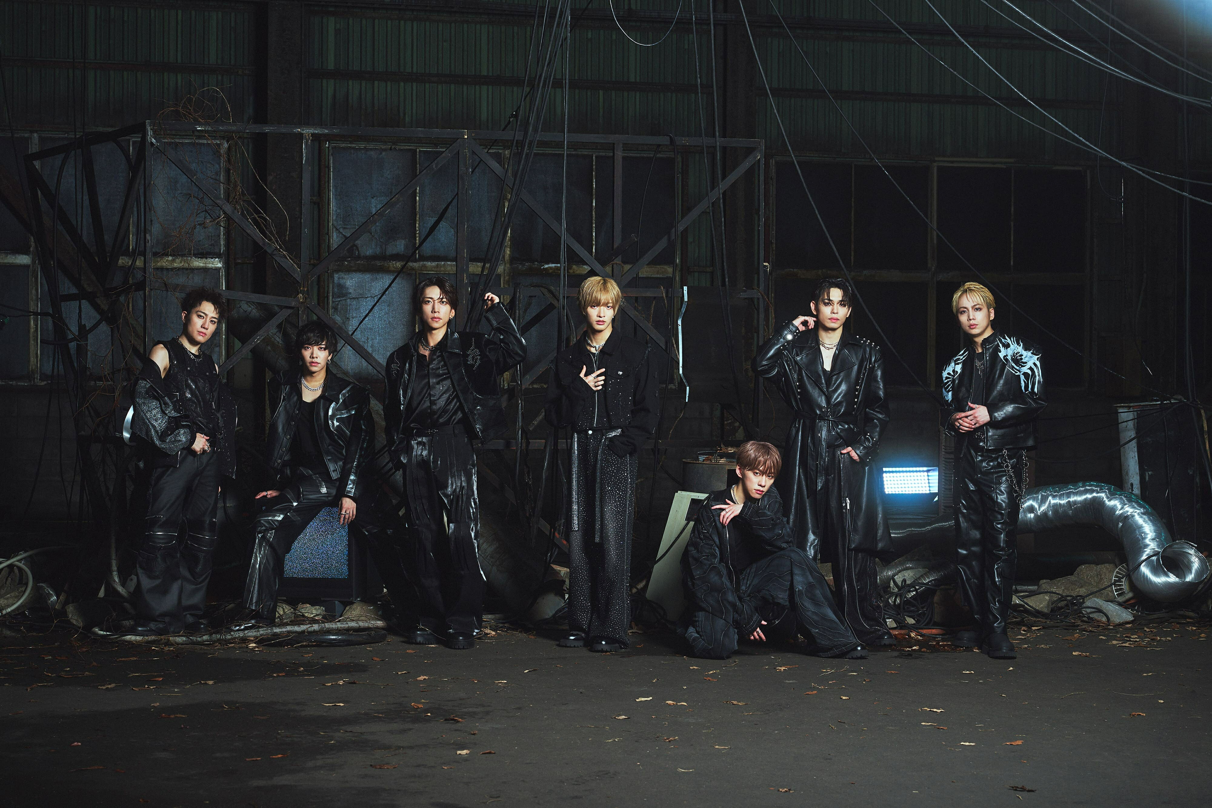 IMP.ニューアルバム「MAGenter」12/15発売！ タワレコにメンバーの着用衣装＆パネルが登場 - 推し楽